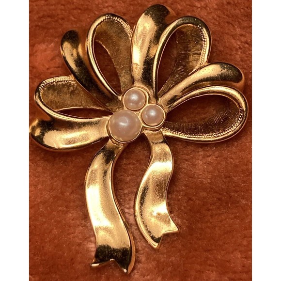Avon | Jewelry | Avon Vintage Brooch Pin Faux Pearls Gold Tone Ribbon ...